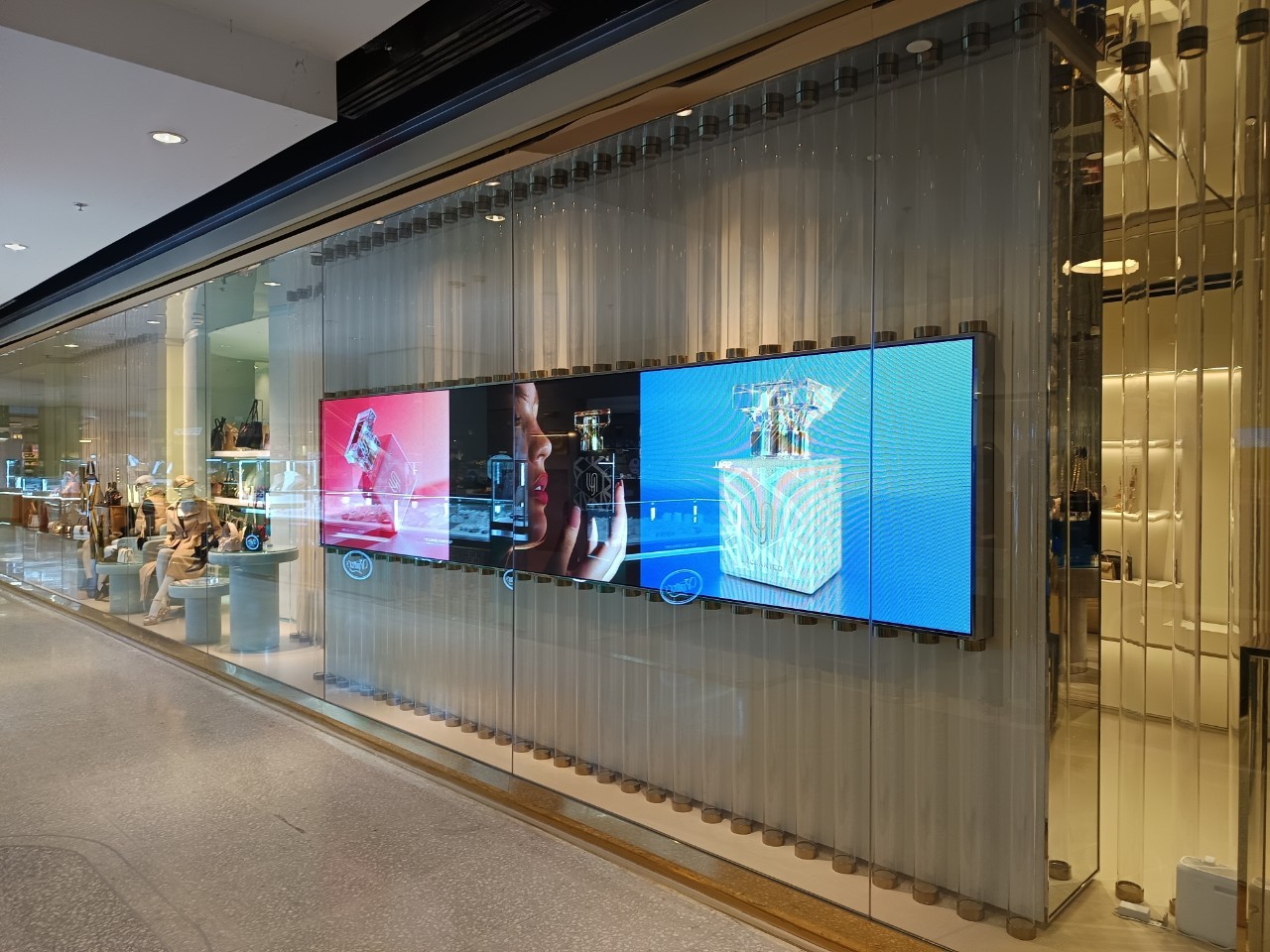 LYN at Central World - ADRUN